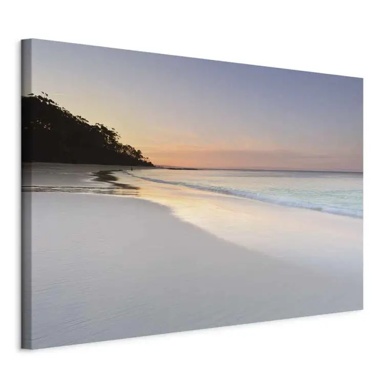 Schilderij Kleurrijk strand - zand en lucht in de kleuren van een ...